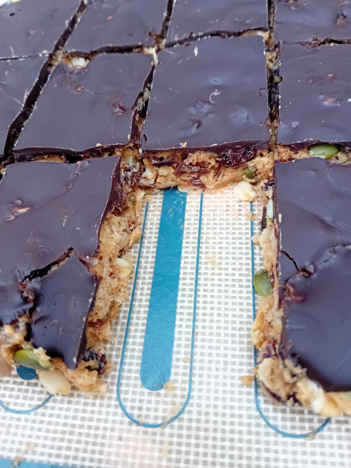 No bake healthy 'Snicker' type snack - Simple Frugal Life